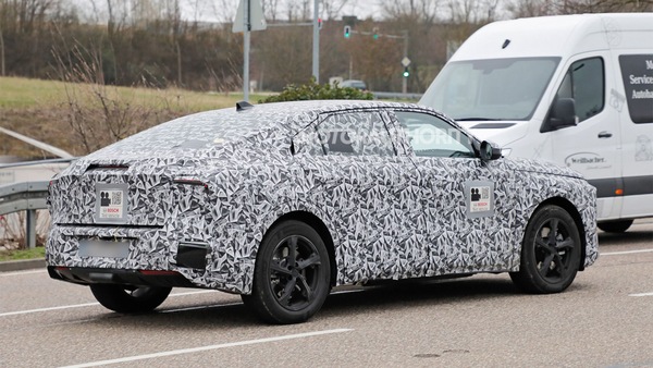 2025 DS 8 Crossback flagship electric crossover spied