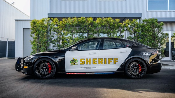 Tesla Model S Plaid revealed in police spec
