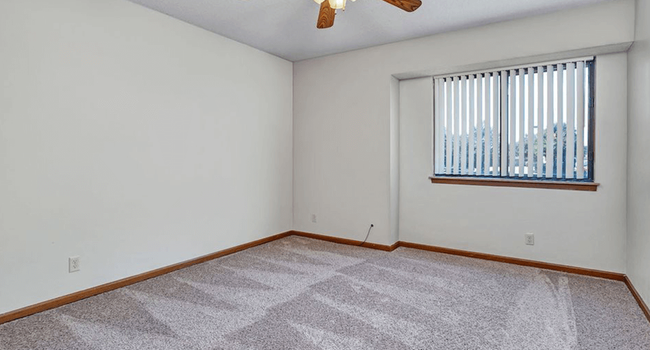 Springcreek Apartments and Townhomes Reviews - Derby, KS | 1804 East ...