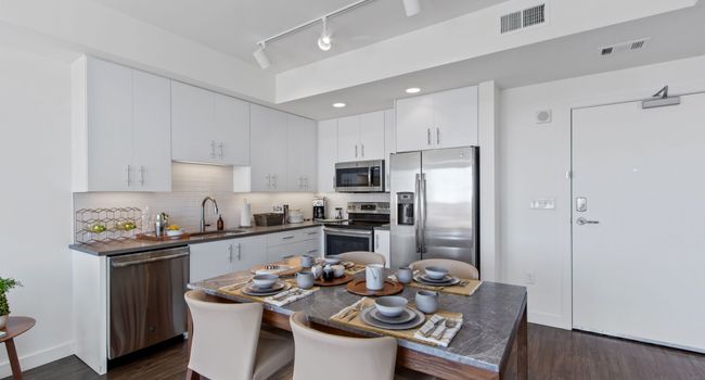 One City Center - 6 Reviews | Durham, NC Apartments for Rent ...